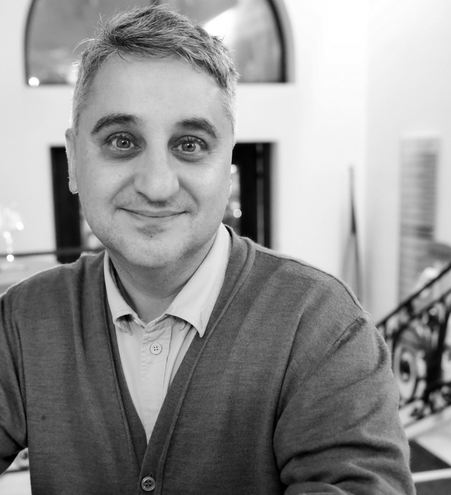 Dan Mircea Cipariu (România) – Festivalul International de Poezie